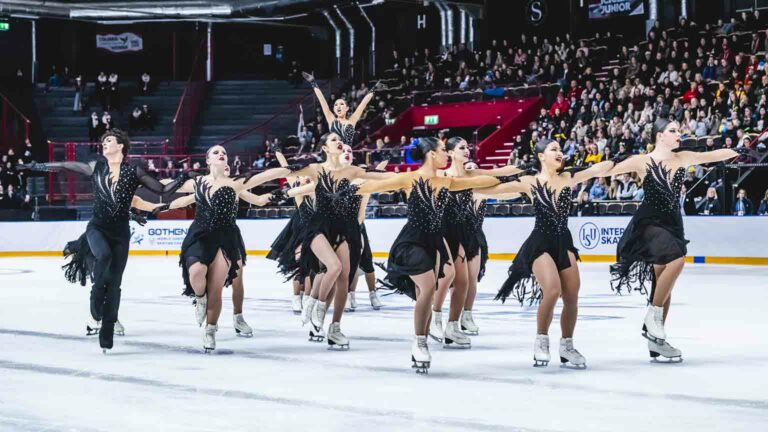 Teams Elite wins historic gold medal at the World Junior Synchronized Skating Championships ...